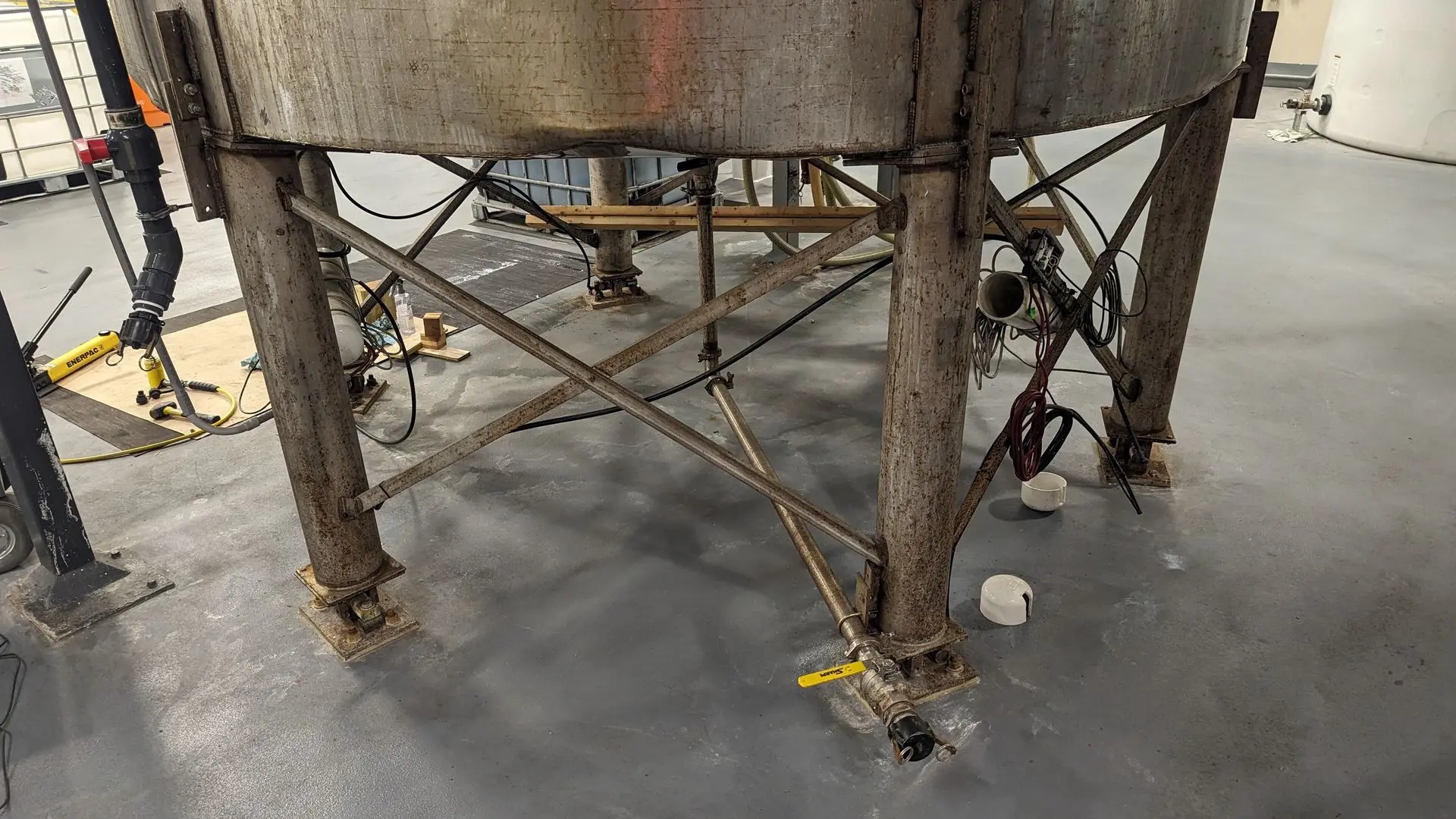 Load Cells for Large Tanks & Hoppers in Chemical Manufacturing ...